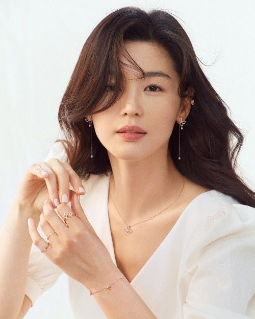 더쿠 전지현 화보 화사한 봄의 여신…감탄 부르는 미모