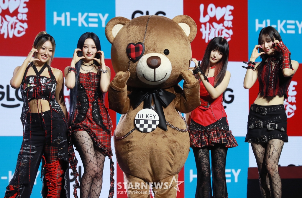 H1-KEY Successfully Holds Showcase for Mini Album 'LOVE or HATE ...