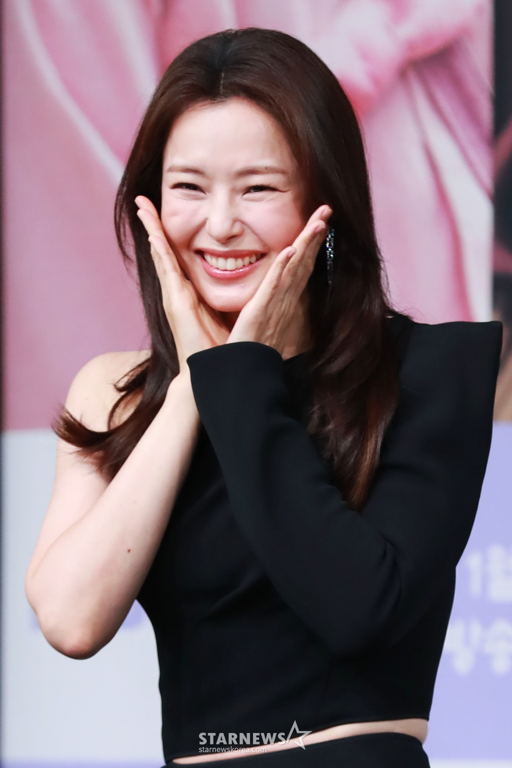 Lee HaNui Confirmed to Star in the Lavish Drama 'Show Business ...