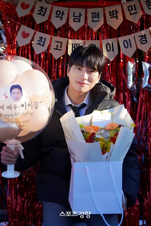 Lee YiKyung, the Magician of Acting Who Turns the Impossible into ...