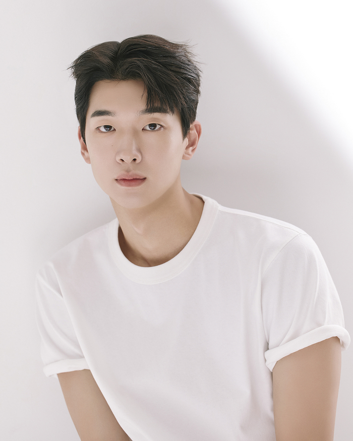 Kim Ijun Signs Exclusive Contract with Just Entertainment, Raising ...
