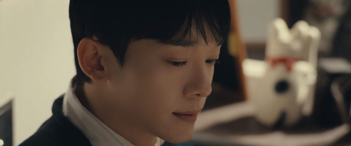 EXO Chen's emotional ballad 'Empty' music video released, enhancing immersion with delicate ...