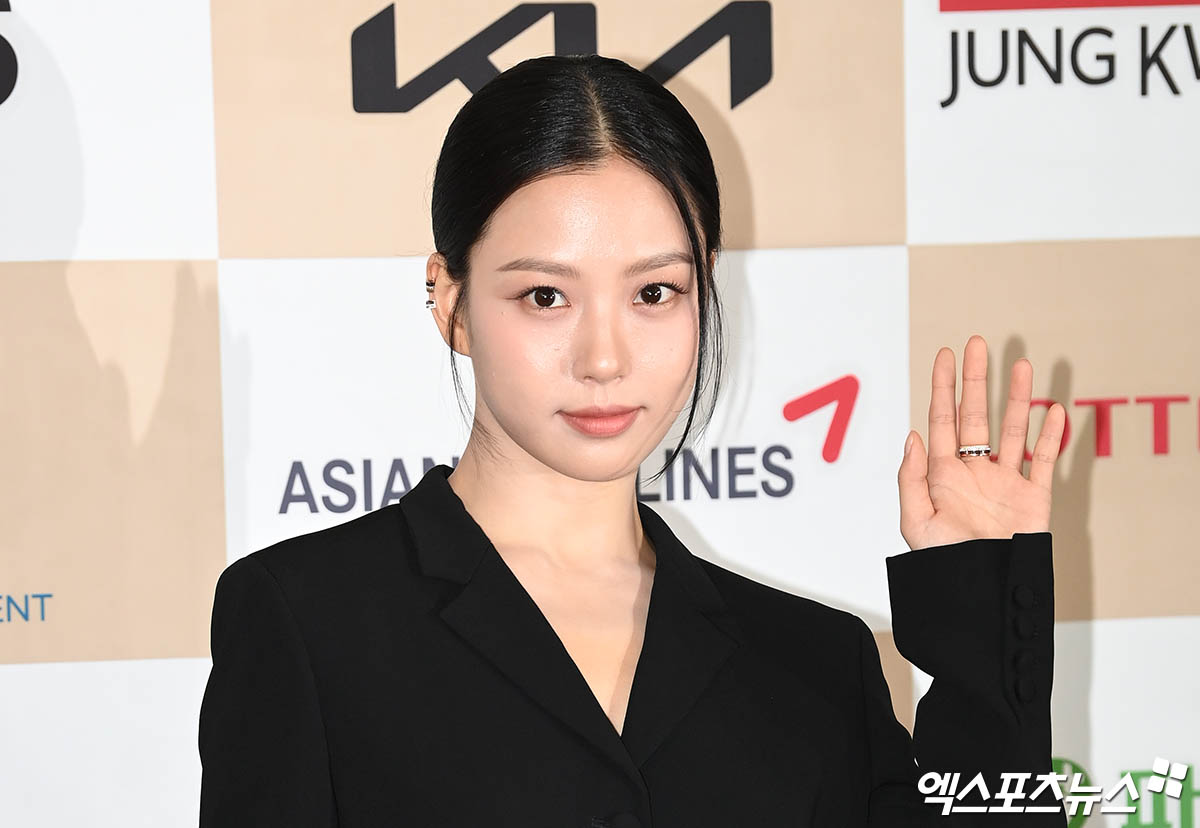 Go MinSi Proves Her Popularity by Excelling in Both Variety Shows and ...