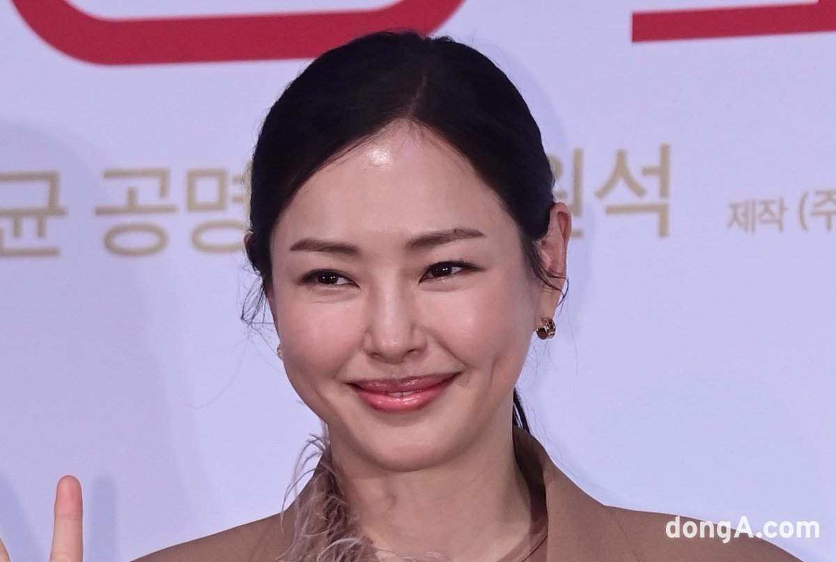 Lee HaNee's Spectacular Comeback Imminent with Noh HeeKyung's New Work 'Show Business ...