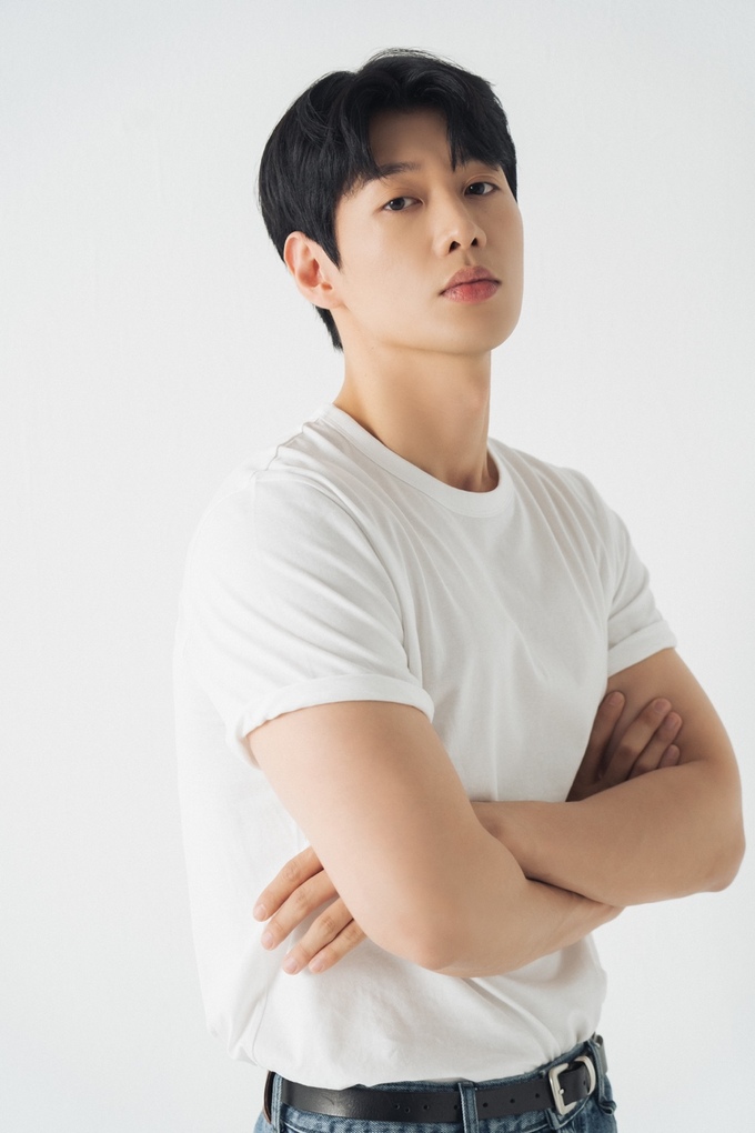 Moon YooKang Leaves a Strong Impression with His First Commercial Film ...