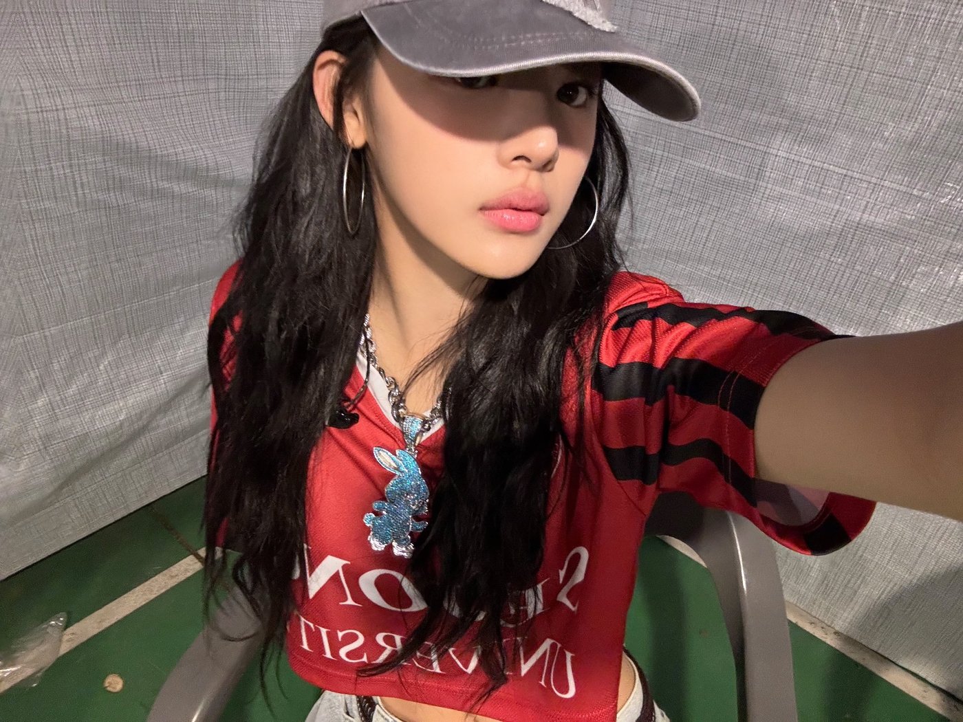 NewJeans MinJi Shows Embarrassment Over University Festival Stage Video ...