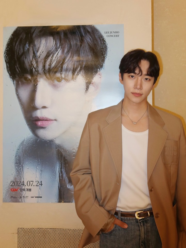 Lee JunHo Concludes Solo Concert Movie Stage Greeting, Celebrating 11th ...